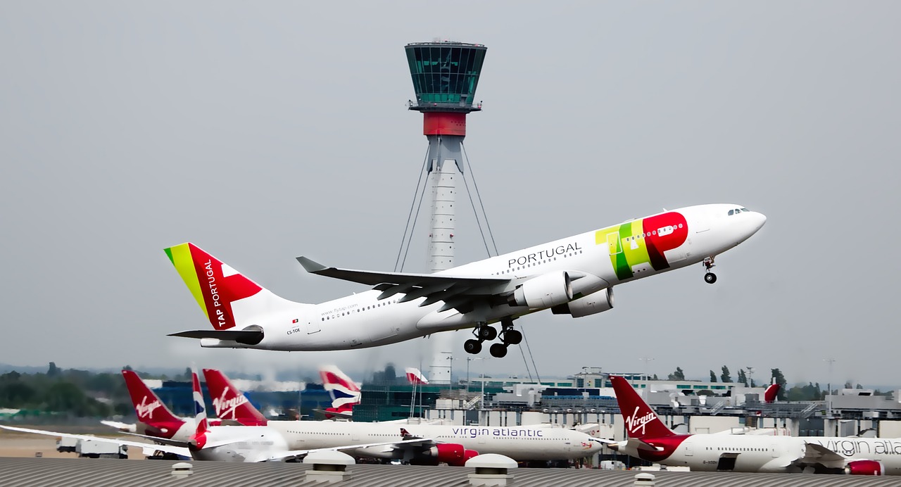 London's Heathrow Tower Begins Testing Augmented Reality for ATC - AREA