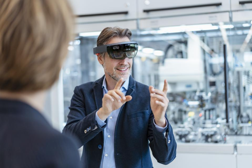 Augmenting The Augmented Reality For Enterprises - AREA